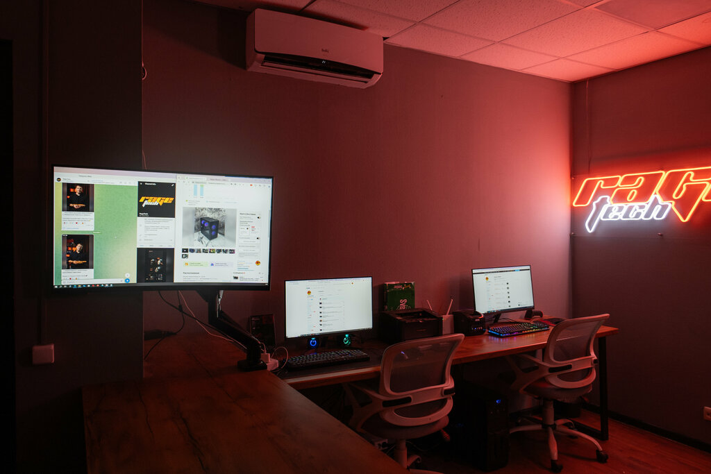 Bilgisayar mağazaları Ragetech, Moskova, foto