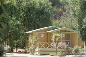 Camping Dolce Vita (Haute-Corse, Arrondissement de Calvi, L'Île-Rousse, Route de Bastia), otel  Calvi'den