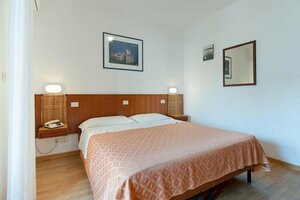 Hotel Helvetia (Viale Kennedy No:15, Grado), otel