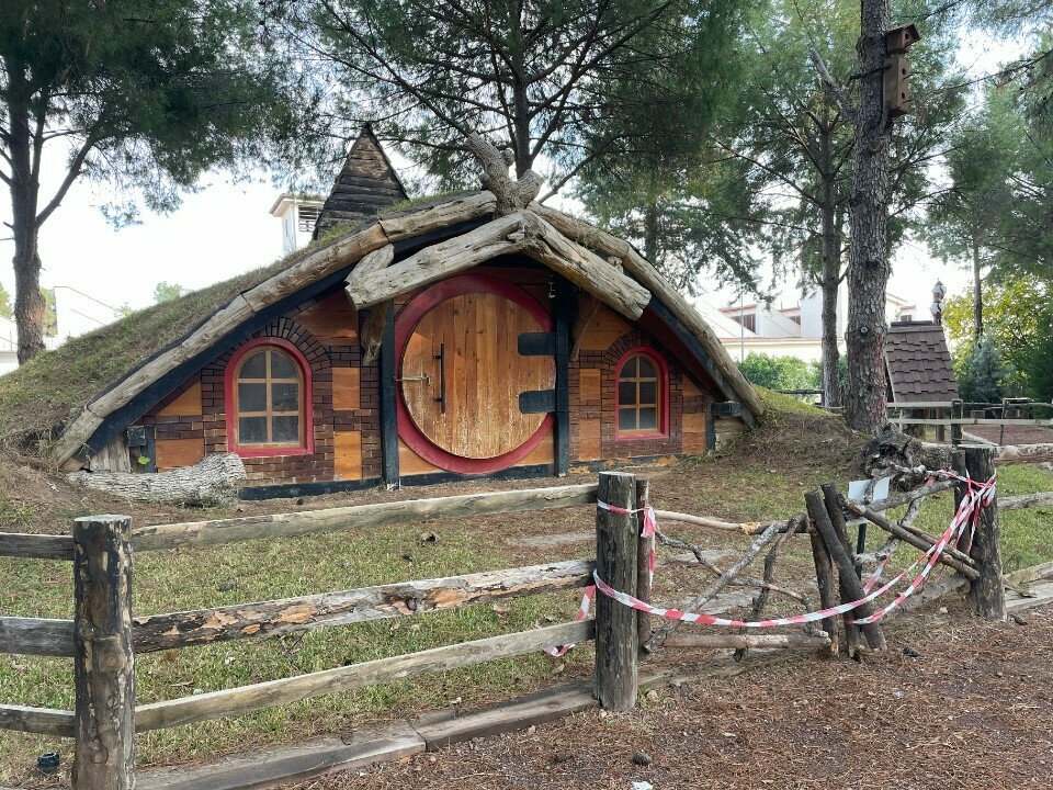 Kütüphaneler Orman Kütüphanesi, Antalya, foto