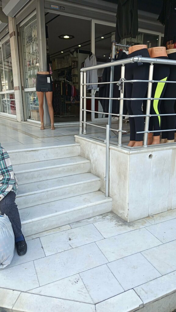Giyim mağazası Yaxi Medias, İzmir, foto