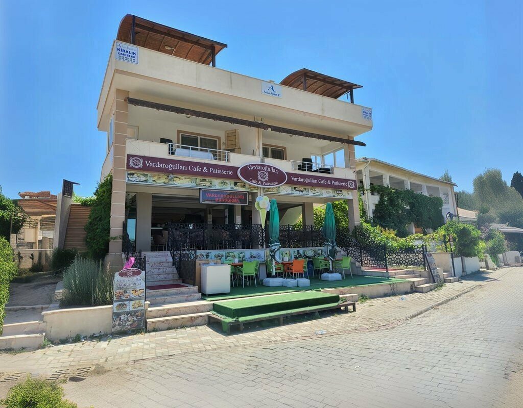 Pasta, şekerleme ve tatlı Vardaroğulları Cafe & Patisserie, Keşan, foto