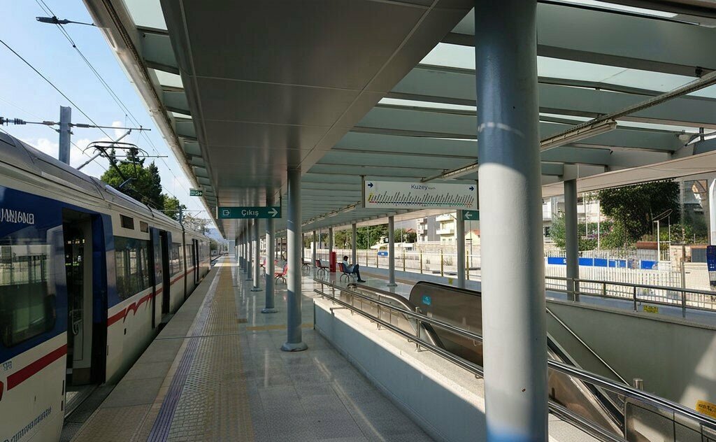 Kargo firmaları Selçuk Metro İstasyonu, Selçuk, foto