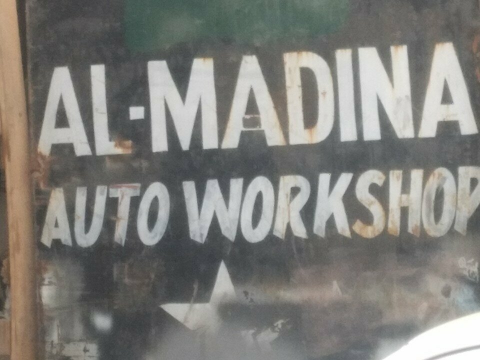 Otomobil servisi Al Madina auto workshop, Karaçi, foto