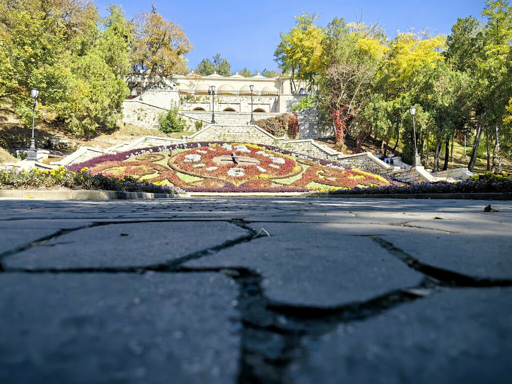 Dekorasyon ve süsleme, onur panosu Цветочные часы, Pyatigorsk, foto