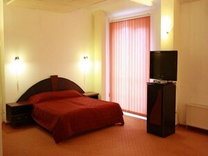 Hotel Senator (Bucharest, Bucharest Sector 6, Bulevardul Timișoara, 7), otel  Timiş'ten