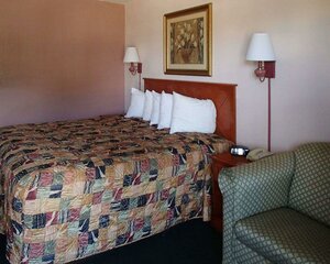 Rodeway Inn Leesburg Chain of Lakes (Florida, Lake County, Leesburg), otel  Leesburg'dan