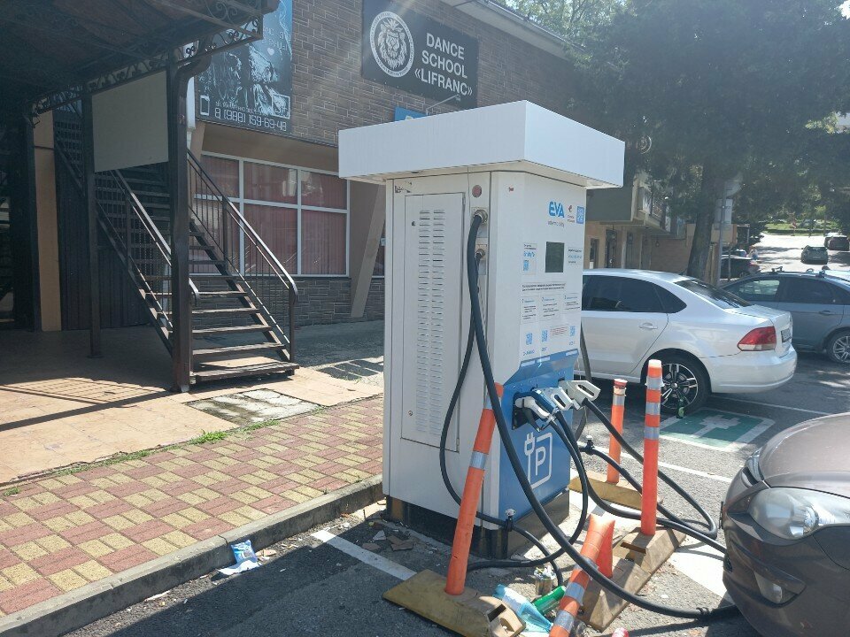 Elektrikli oto şarj istasyonları Eva Intermobility, Soçi, foto