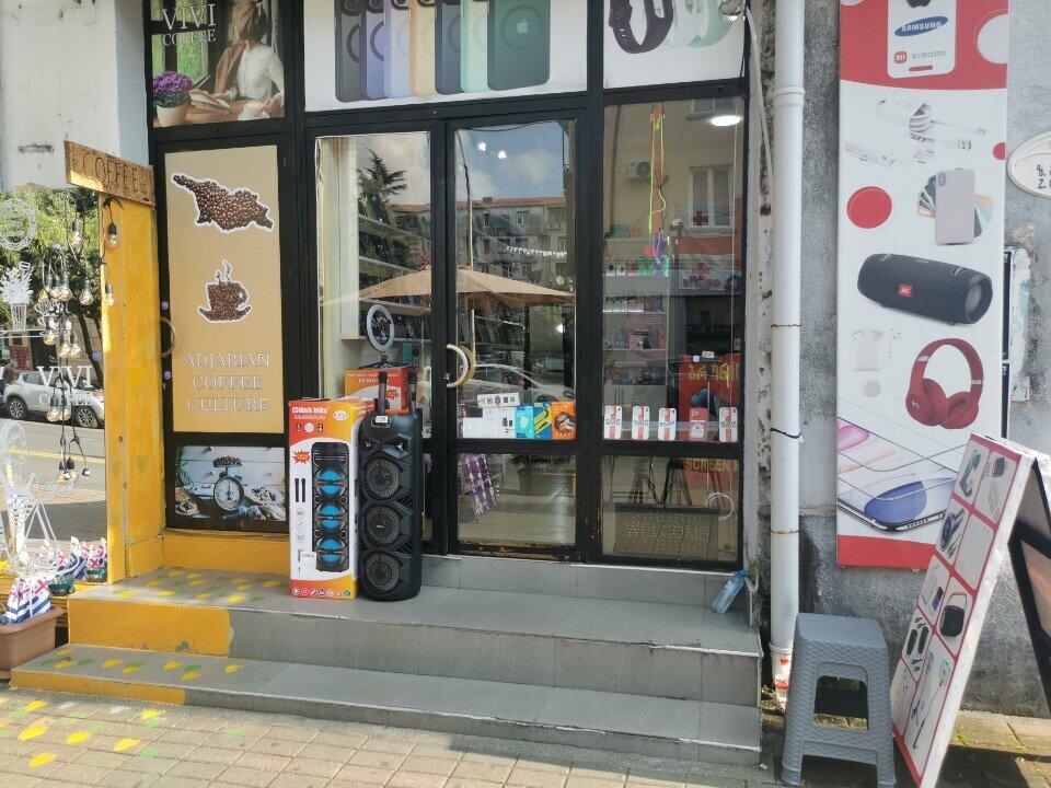 Cep telefonu ve aksesuarları satış mağazaları Phone Accessories Batumi, Batum, foto