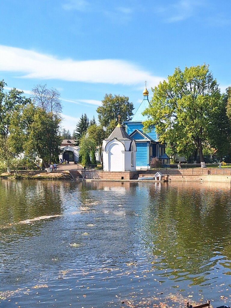 Şapel, haç anıtı Chapel Ikony Bozhiyey Materi Vzyskaniye Pogibshikh V Nikolo-Ugreshskom monastyre, Dzerjinski, foto