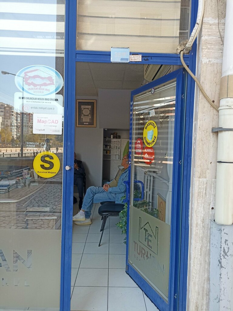 Emlak ofisi Turhan Emlak, Konya, foto