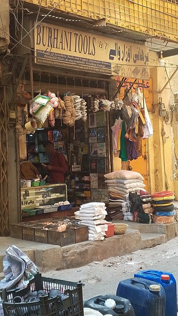 Elektrik ve benzinle çalışan aletler Burhani tools, Karaçi, foto