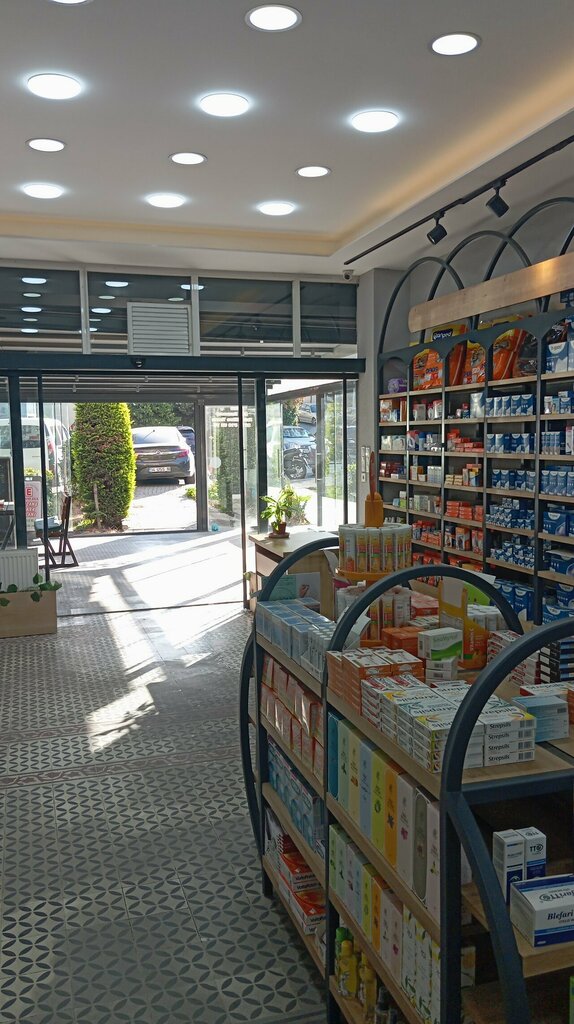 Eczaneler Lila Eczanesi, İstanbul, foto