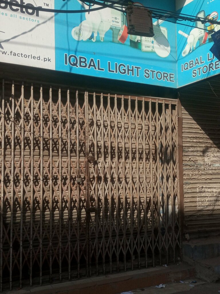 Lamba ve avize mağazaları Iqbal light store, Karaçi, foto