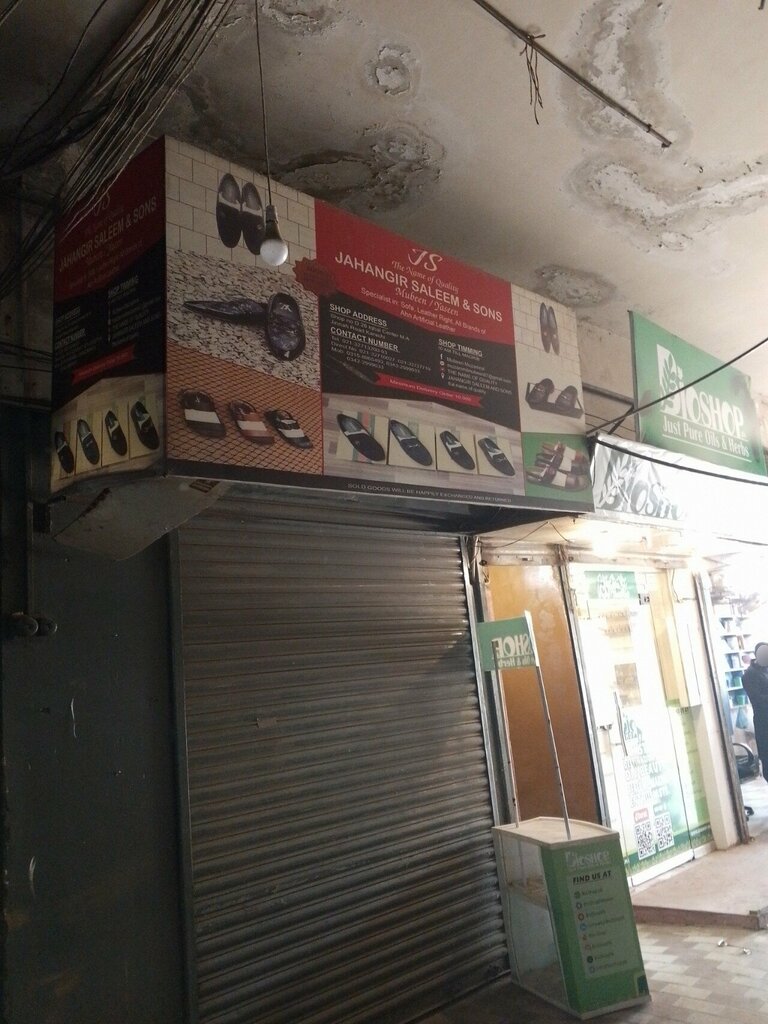 Ayakkabı mağazaları Jahgeer saleem and sons cahpal shop, Karaçi, foto