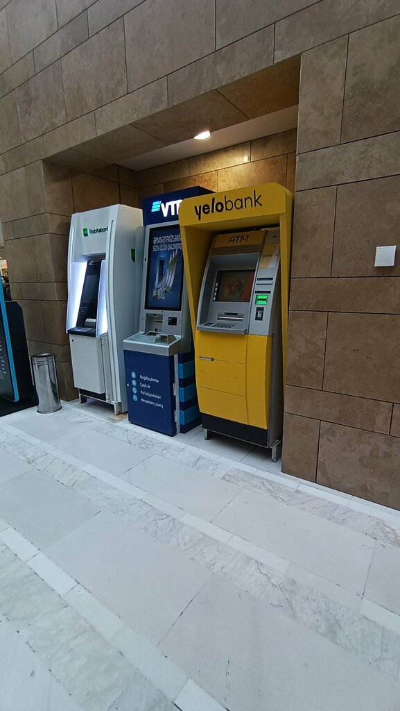 ATM'ler Yelo Bank, Bakü, foto