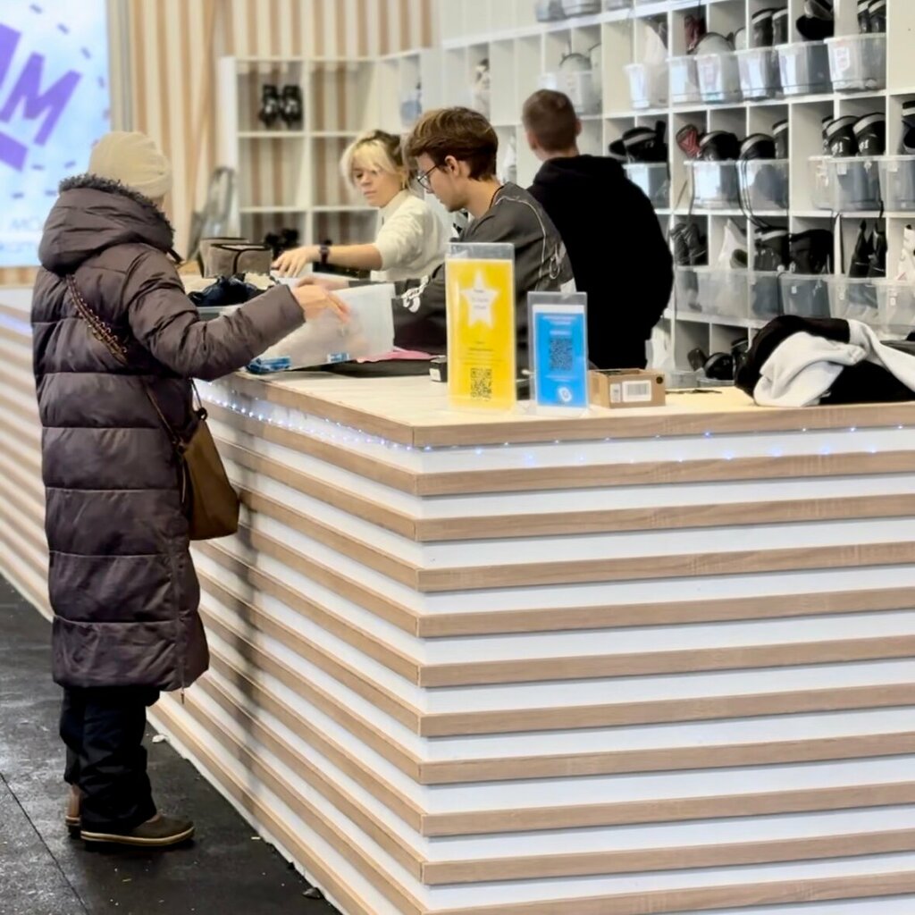 Kiralama noktası Прокат коньков, Zelenograd, foto