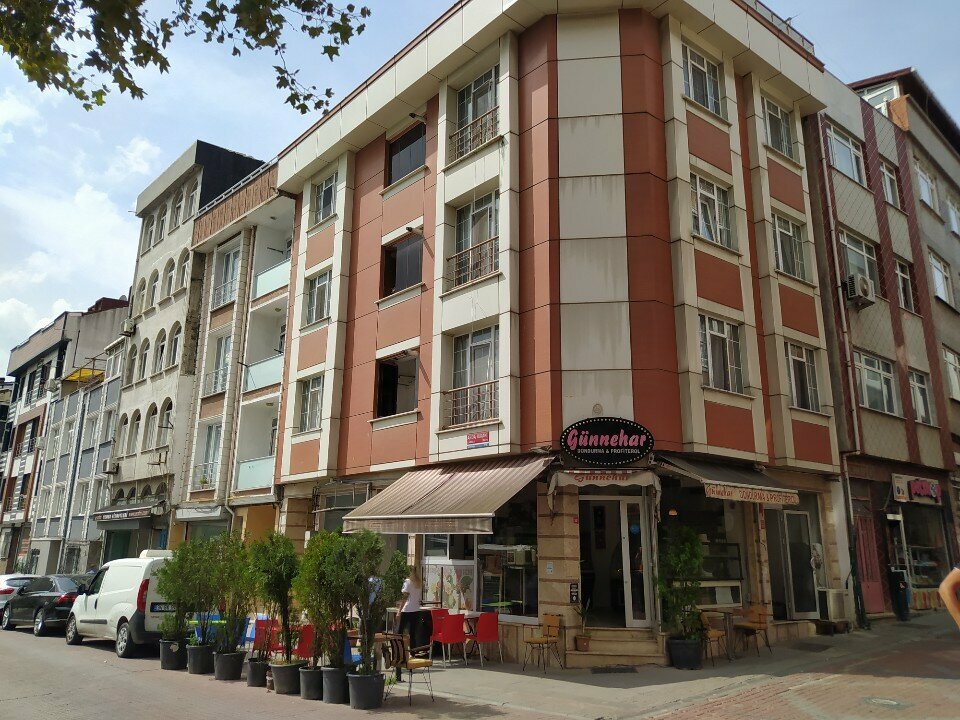 Pasta, şekerleme ve tatlı Altıntepsi Günnehar Profiterol, İstanbul, foto