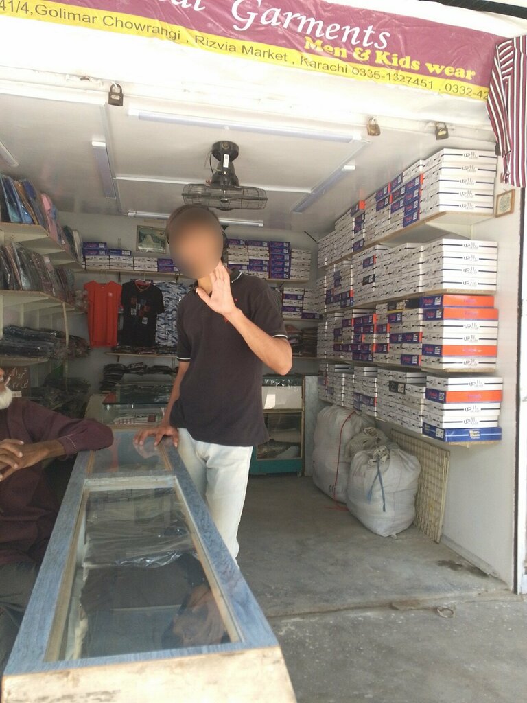 Giyim mağazası Faroshga-e-Rizvia, Karaçi, foto