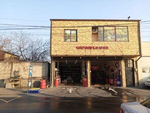 У Корюна (Janibekyan Street No:31/5, Yerevan), otomobil servisi  Erivan'dan