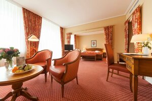 Genießer Hotel Altes Gymnasium (Süderstraße No:2, Husum), otel  Husum'dan