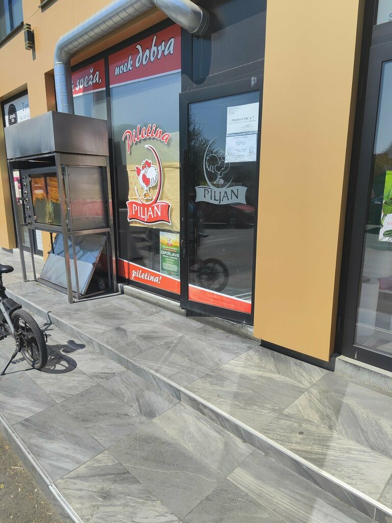 Kanatlı hayvan ürünleri ve yumurta Piljan, Belgrad, foto