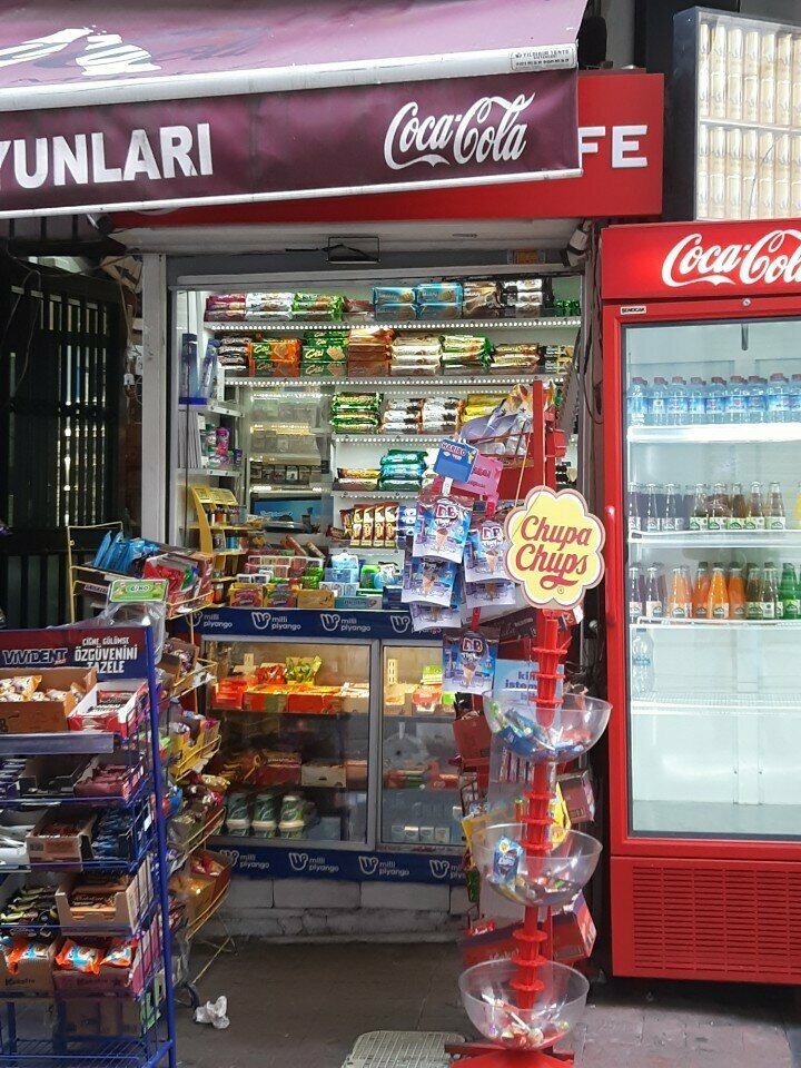 Gazete bayi Kısmet Büfe, İstanbul, foto