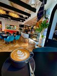 Crunch and Munch (Al Bateen Street No:22/1), kafe  Abu Dabi'den