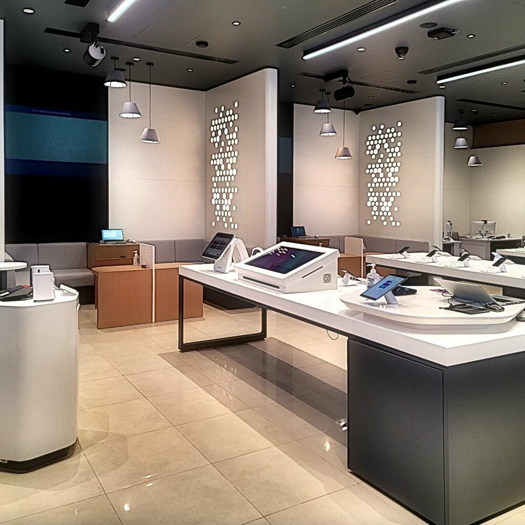 Cam ve cam ürün üreticisi Royal Crystal Al Malaki, Dubai, foto