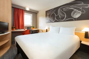 Ibis Antibes Sophia Antipolis (Provence-Alpes-Côte d'Azur, Alpes-Maritimes, Arrondissement de Grasse, Valbonne, Rue Albert Caquot, 502), otel