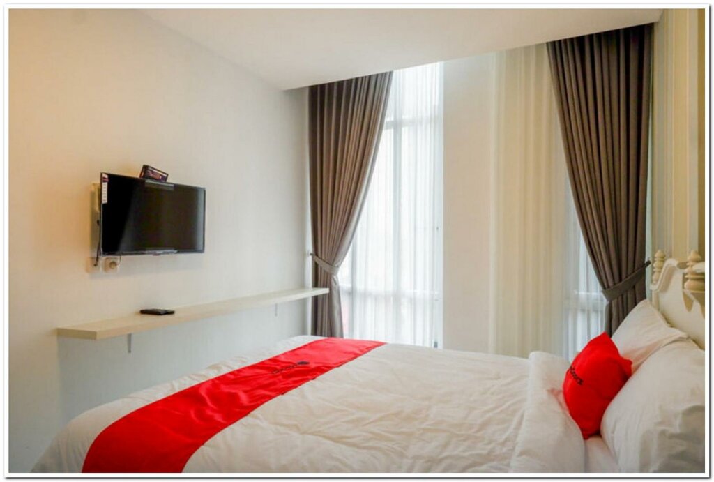 Otel RedDoorz Plus @ Madukoro Raya Semarang, Semarang, foto