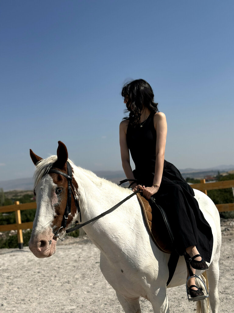 At ve binicilik kulüpleri Samirafram, Kotayk, foto