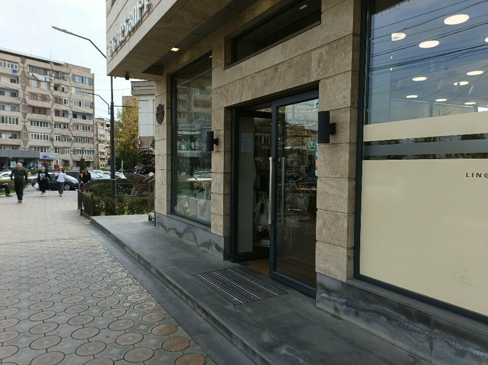 i̇ç giyim ve mayo mağazası Ին Դը Նյուդ, Erivan, foto
