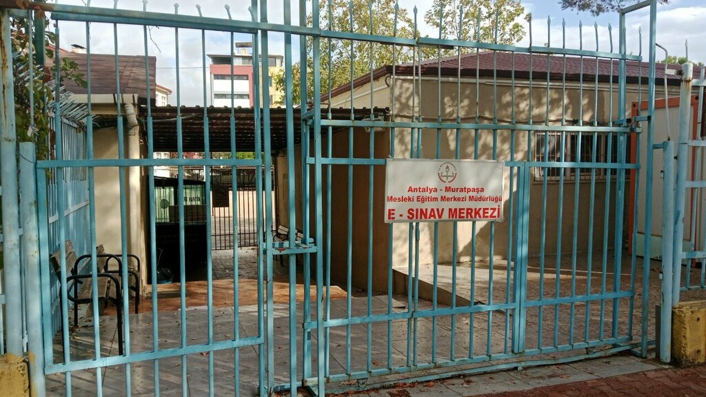 Ortaokul Muratpaşa E-Sınav Merkezi, Antalya, foto