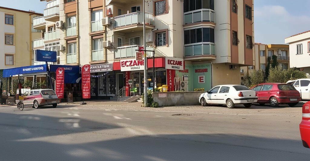 Eczaneler Merkez Eczanesi, İzmir, foto