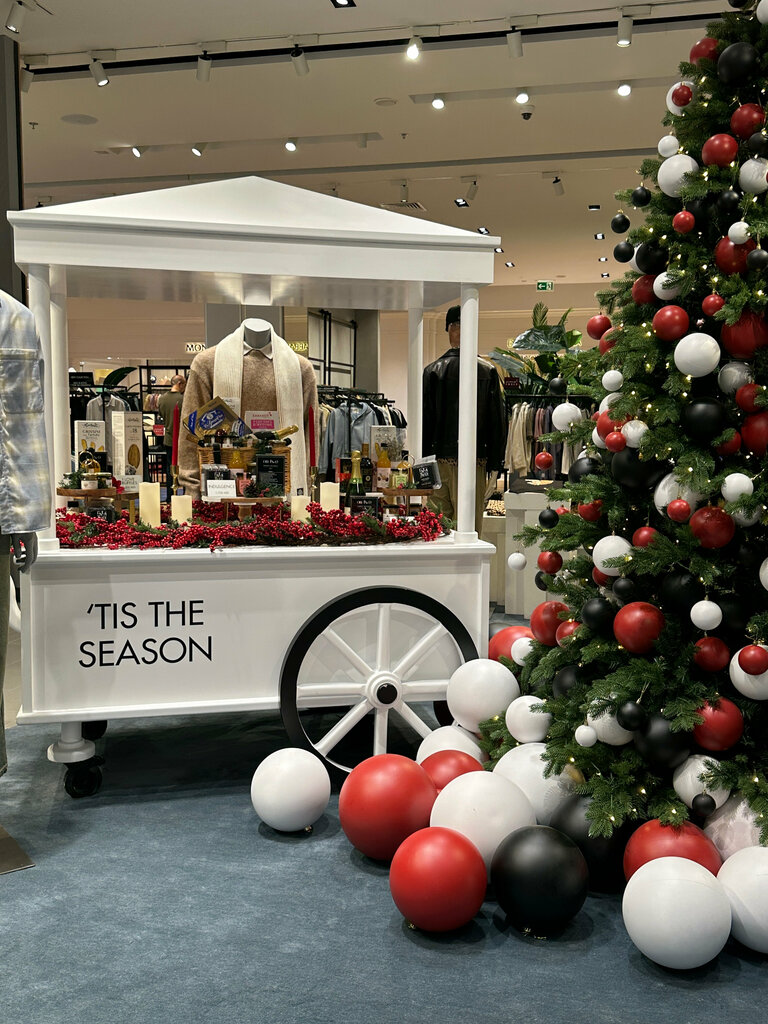 Büyük mağazalar Harvey Nichols, Dubai, foto