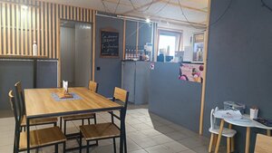 У Юли (Leninskaya ulitsa No:1А, ahraharadok Astrašycki Haradok), kafe  Minskaya oblastından