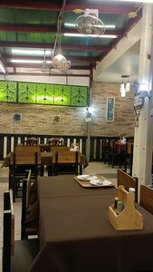 The beach sea food (Phuket, Kathu, Pa Tong, Ratuthit Songroipi Road), kafe