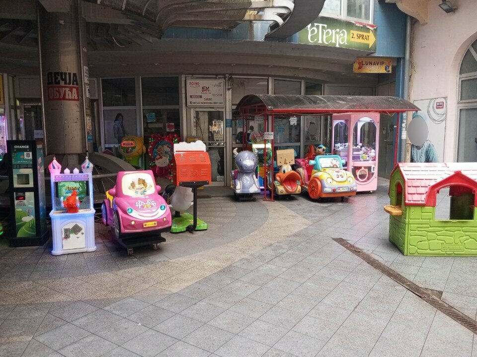 Çocuk oyunları ve oyuncakları Змајеве Дечје Игре, Novi Sad, foto