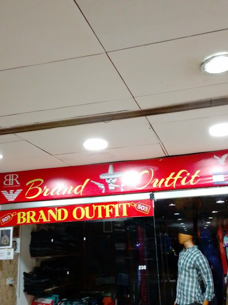 Dış giyim mağazası Brand outfit, Karaçi, foto