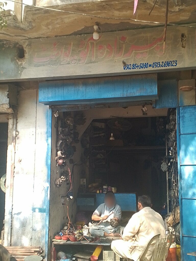 Otomobil yedek parçaları Peerzada auto point, Karaçi, foto