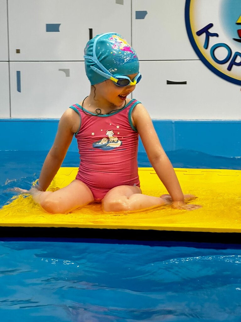 Yüzme havuzları Korablik, Liubertsy, foto