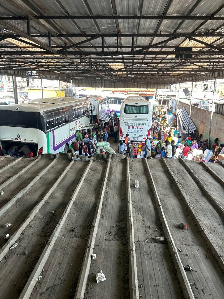 Otogarlar Gare de transport Stba, Abican, foto