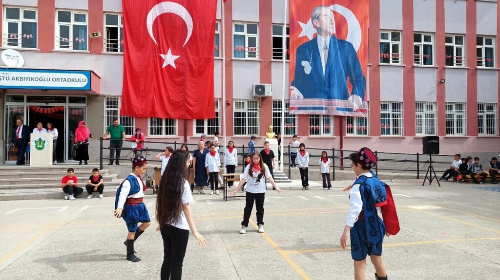 Ortaokul Rüştü Akbıyıkoğlu Ortaokulu, Salihli, foto