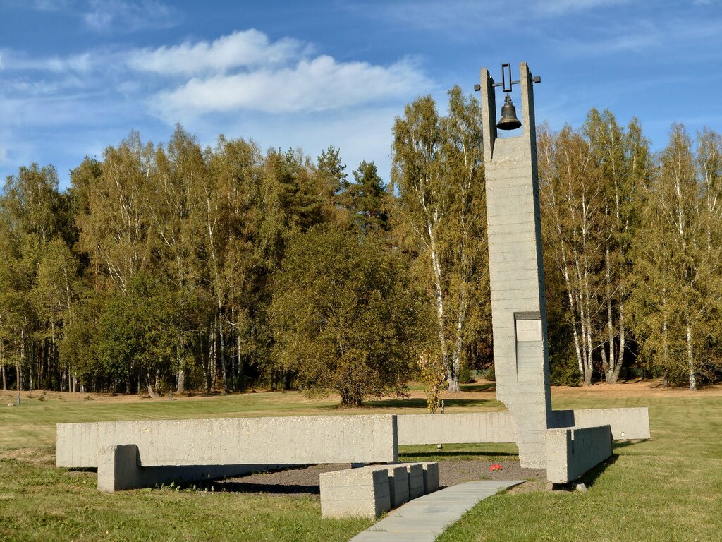 Anıt, heykel Обелиск с колоколом, Minskaya oblastı, foto