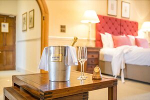 The Old Bell Hotel (England, Wiltshire County, Malmesbury), otel  Wiltshire County'den