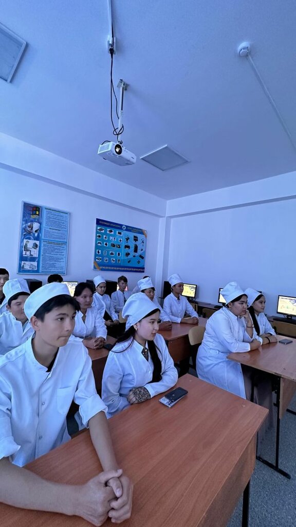 Yüksekokul Juzhno-kazahstanskiy mnogoprofilnyi kolledzh, Çimkent (Şımkent), foto