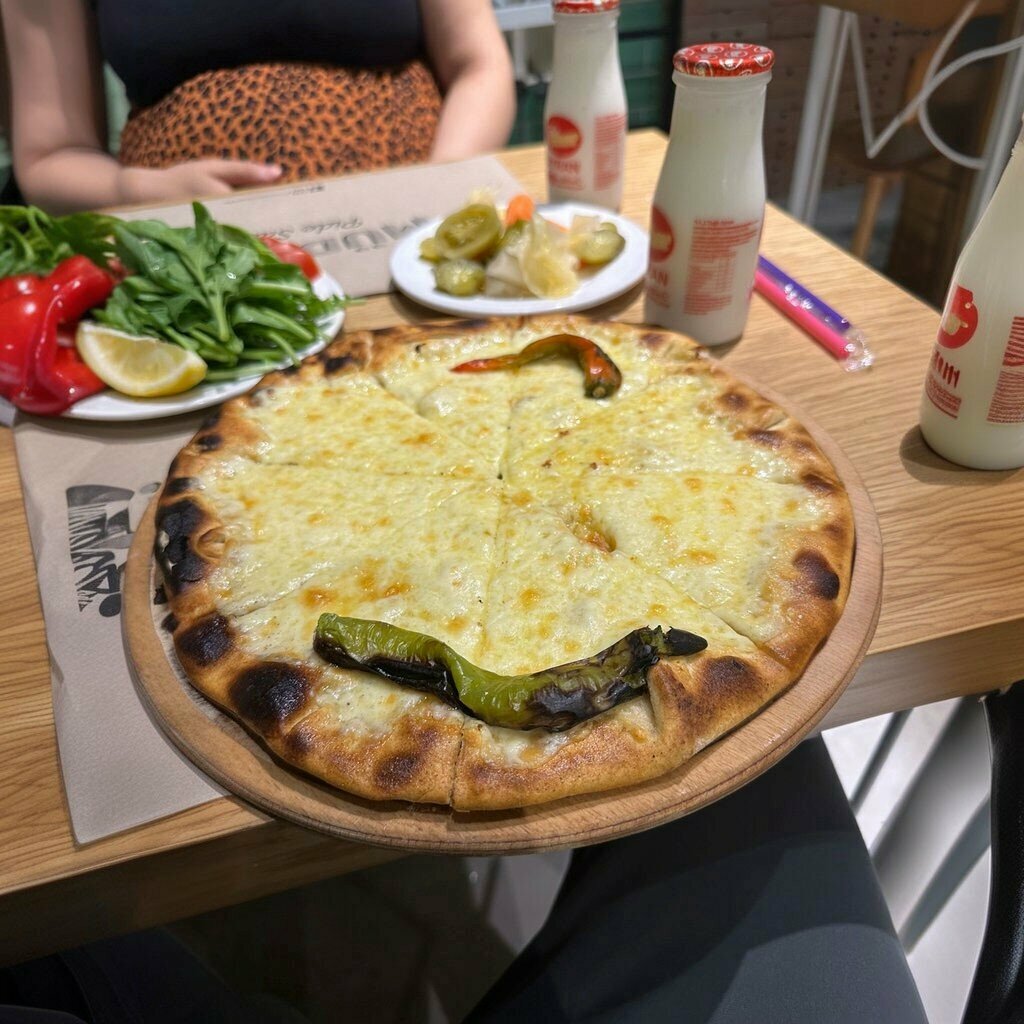 Kafe Müdavim Pide Salonu, İzmir, foto