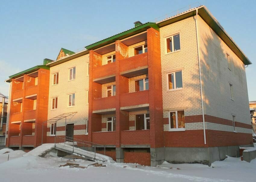 Konut blokları На ул. Михайловской, 74, Şadrinsk, foto