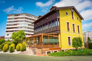 Hotel Castillo de Gauzón (Comunidad Autónoma de Asturias, Asturias, Avenida del Campo, 20), otel  Asturias'tan